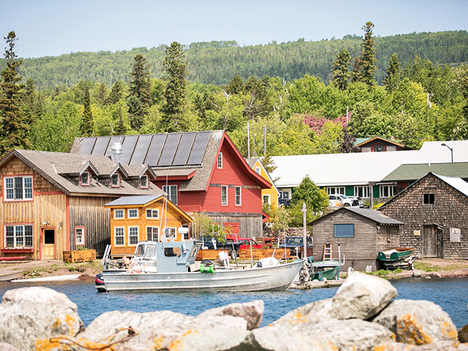 Lake Superior's crown jewel! Grand Marais serves up art, nature, and views that'll make your camera swoon.
