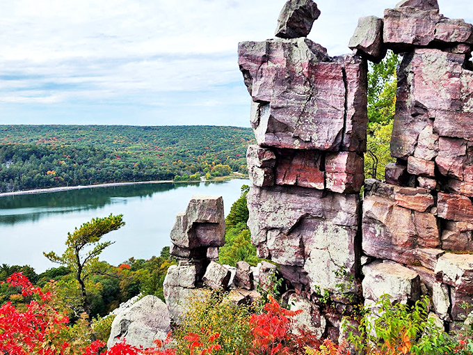 Balanced rocks defy gravity while crystal-clear waters beckon below. It's nature's own Jenga game, with much higher stakes!