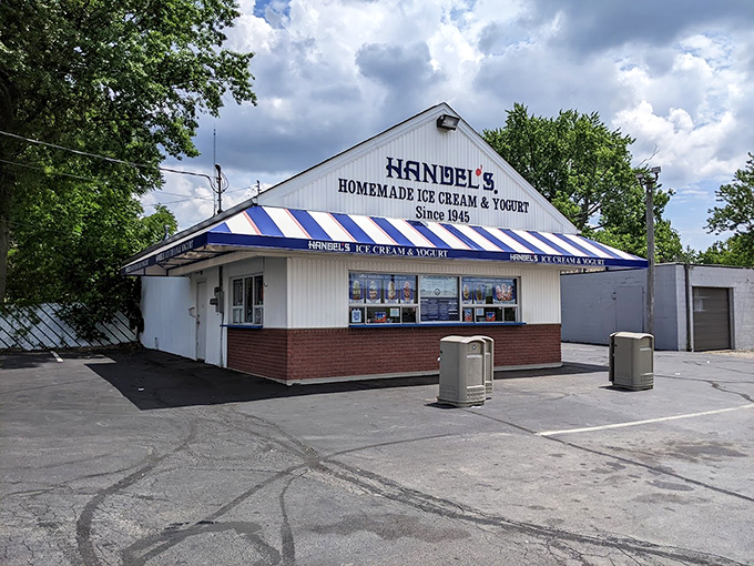Simplicity is the ultimate sophistication &ndash; especially when it comes with sprinkles! Handel's in Youngstown proves you don't need fancy frills to serve up happiness. This humble stand has been the backdrop for first dates, family outings, and "just because" treats since 1945. Sweet!