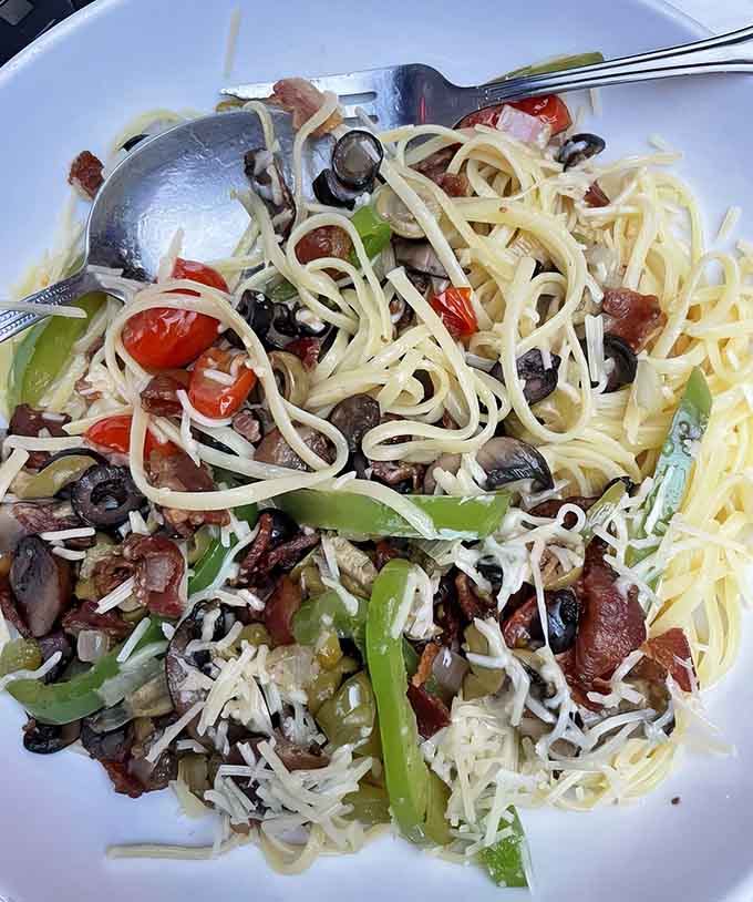 The Greek Deluxe brings peppers and more toppings to the party, because sometimes regular Greek Spaghetti needs to dress up fancy.