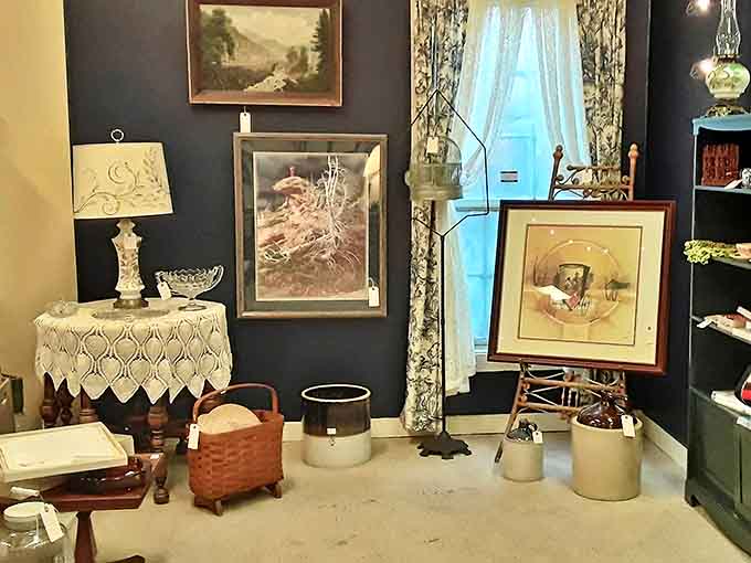 Vintage home d&eacute;cor creates perfect vignettes of yesteryear, with carefully arranged lamps, artwork, and furnishings that capture distinct design periods.