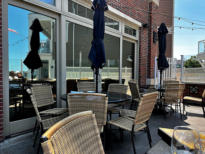 Al fresco dining at its finest. Soak up the sun, breathe in that lake air, and savor every bite in this outdoor oasis.