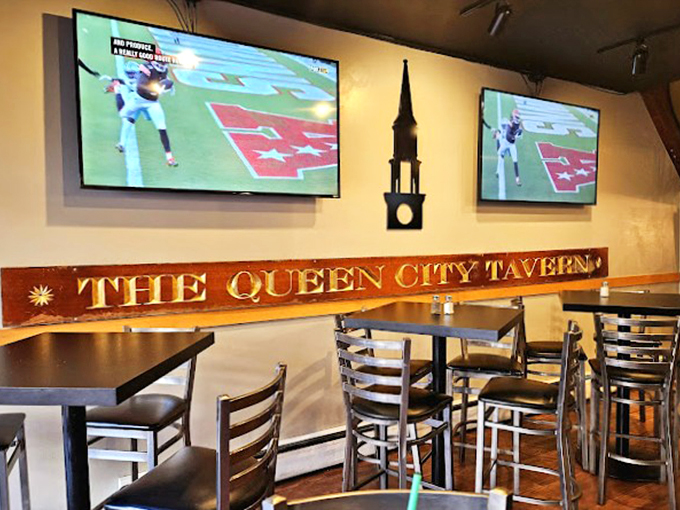 Sports fans rejoice&mdash;this corner of the tavern offers prime viewing real estate with a side of local character.
