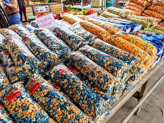 Freshly popped corn in vibrant colors proves that snacks can be both fun and delicious, like a party in a bag.