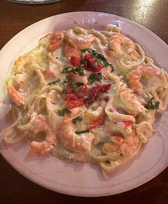 Gulf shrimp dancing through creamy pasta &ndash; Luna di Luna's seafood offerings prove they're serious about more than just Alfredo.