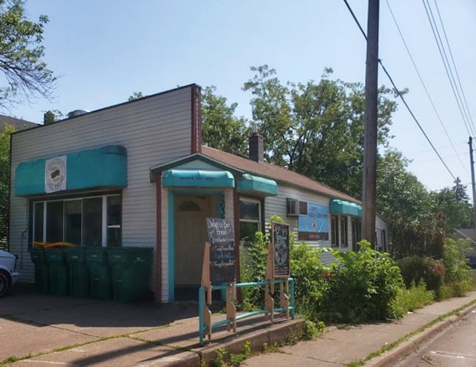 Bread so good, it could bring peace to the Hatfields and McCoys. This little bakery packs big flavors into every heavenly loaf.