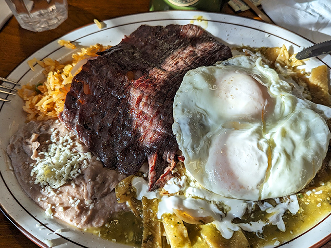 Breakfast of champions: arrachera topped with perfectly fried eggs, turning a great steak into an unforgettable morning feast.