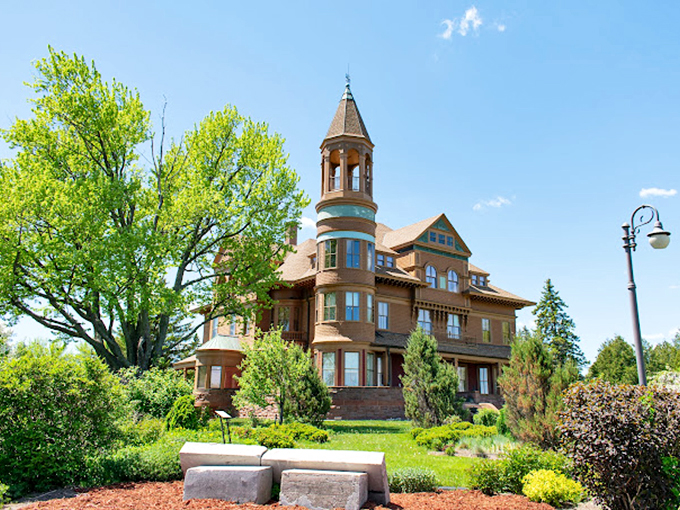 Victorian vibes and lumber baron luxury! This Queen Anne beauty is like stepping into a time machine &ndash; thankfully, without the corsets.