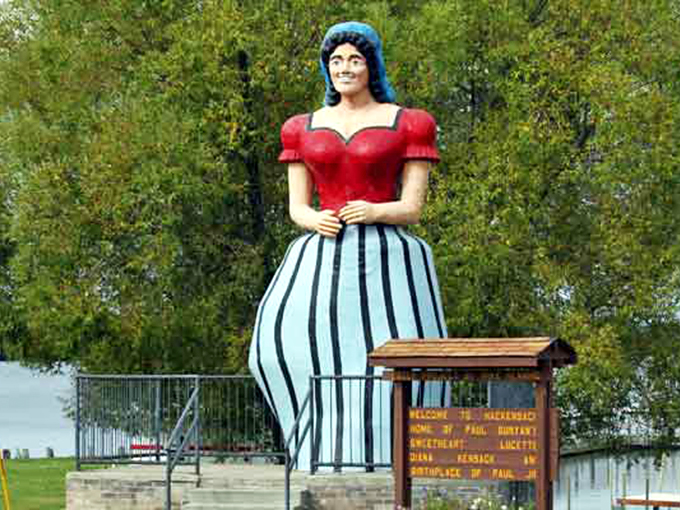 Move over, Paul! Lucette's serving lumberjill realness with a side of "don't mess with me" attitude.