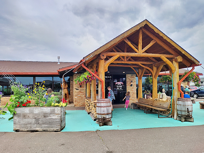 Eco-friendly eats with a side of Lake Superior views! Duluth Grill's pies are like a love letter to Mother Nature, sealed with a flaky crust.