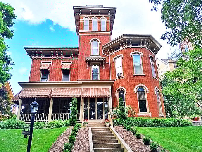 Who says you can't teach an old castle new tricks? The Castle in Marietta has worn many hats over the years - private residence, museum, and now a swanky inn. It's like a historical chameleon, but with better room service. Don't forget to look for secret passages!