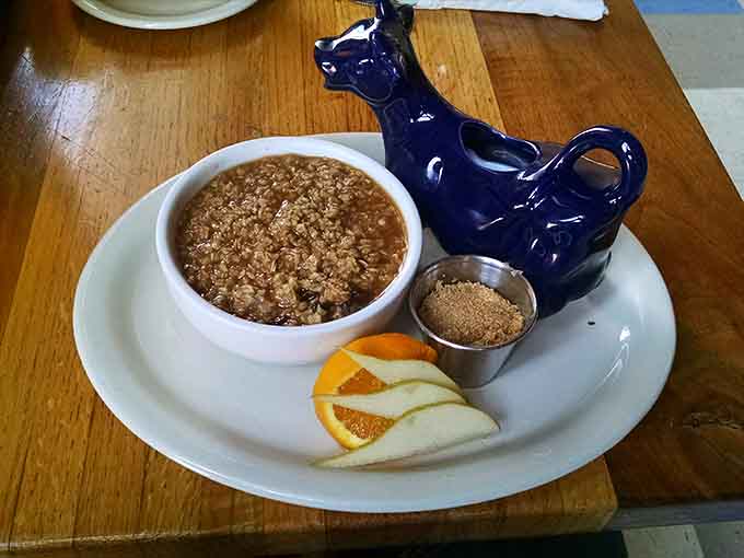 Even the oatmeal gets the gourmet treatment here, served in a blue cow creamer because why should breakfast be boring when it can be delightful?