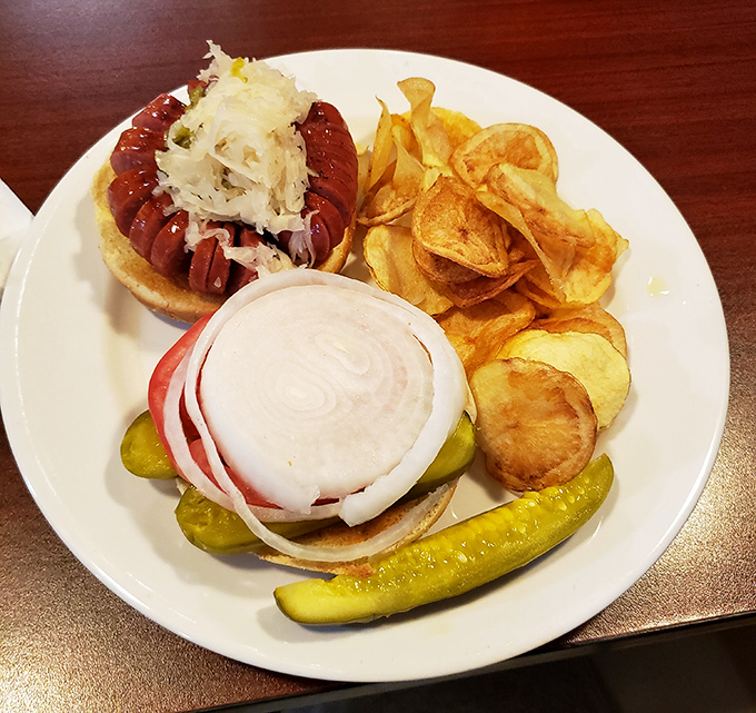 A Windy City classic transported to Florida rails. Those homemade chips deserve their own fan club.