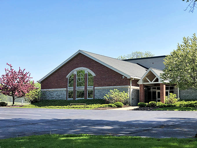 The island's library: Books and lake views &ndash; a combination that makes even non-readers consider picking up a novel for an afternoon.