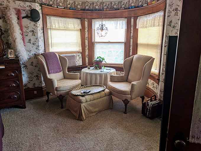 This Victorian-style sitting area proves that railroad cars knew how to do cozy long before hygge became a trendy word.