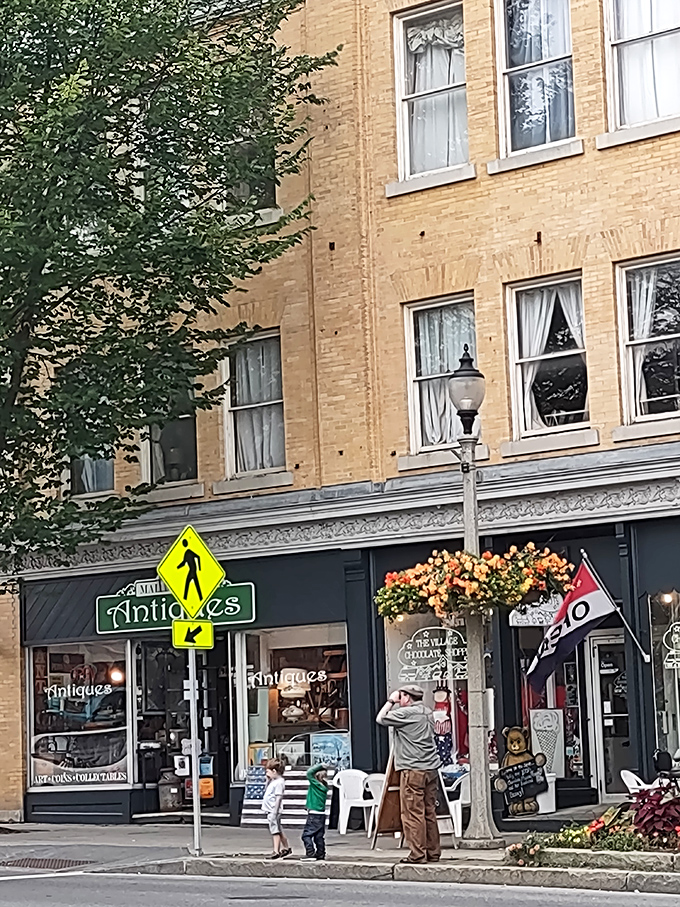 The historic fa&ccedil;ade maintains its small-town charm, standing as a testament to Bennington's commitment to preserving its architectural heritage.