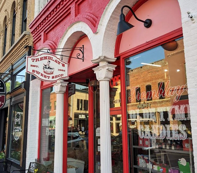 Classic decor and sweet nothings whispered through the window. It&rsquo;s the candy shop equivalent of a warm hug.