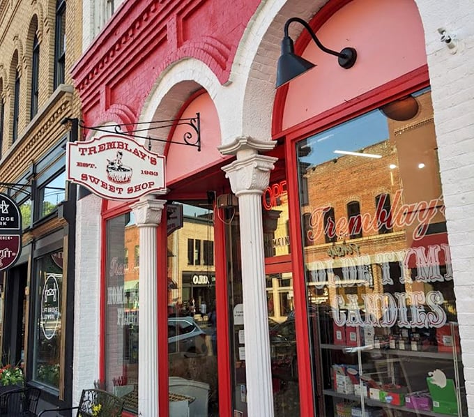 Classic decor and sweet nothings whispered through the window. It&rsquo;s the candy shop equivalent of a warm hug.