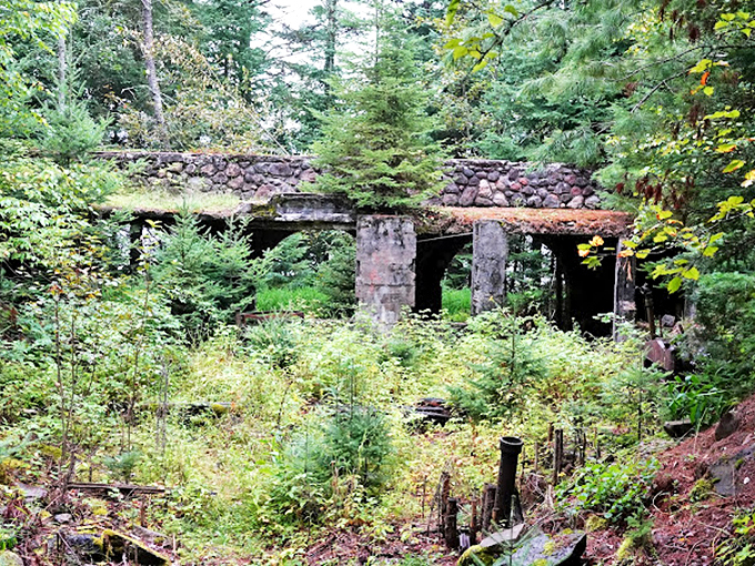 Summerwind Mansion: Where 'fixer-upper' meets 'haunted hideaway'. Ghosts included, renovation required!