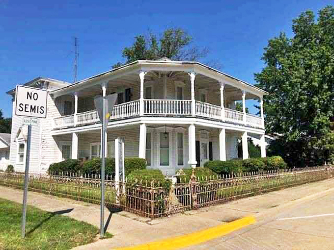 Welcome to Arthur, where the horse-and-buggy isn't just for tourists! This Amish community offers a glimpse into a simpler way of life.