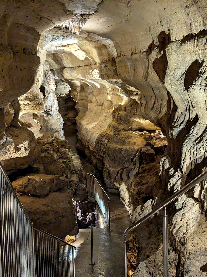 7b cave of the mounds blue mounds