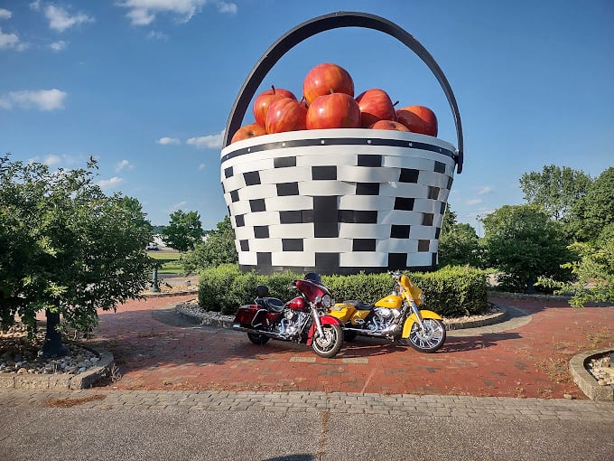 Frazeysburg clearly believes in the "go big or go home" philosophy. Their World's Largest Basket of Apples is a fruity phenomenon that makes you wonder: Is this a subtle jab at New York's Big Apple, or just an overzealous attempt at promoting healthy eating?
