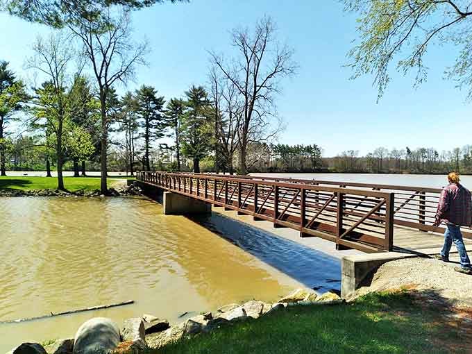 Foot Bridge: This wooden span offers the million-dollar view that reminds visitors why locals never tire of crossing water just to cross back again.