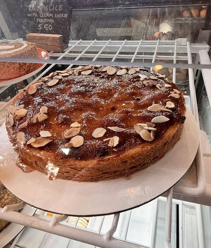 A tart that doesn't just satisfy your sweet tooth but takes it out for dinner and proposes marriage before the last bite.