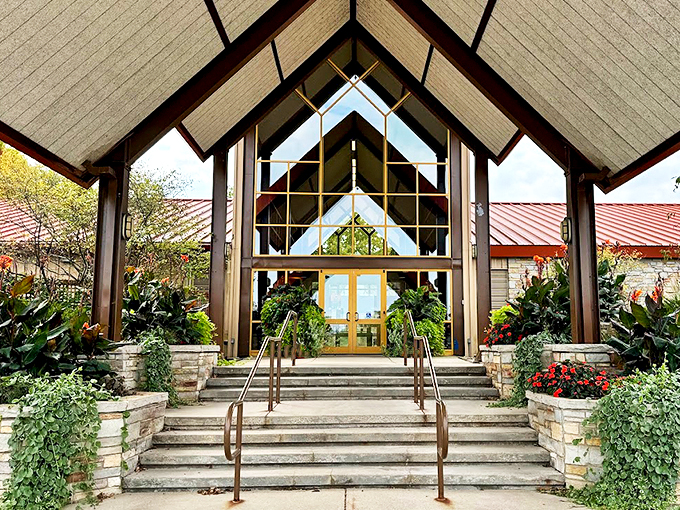 Welcome to plant HQ! This visitor center is your gateway to botanical bliss, where curiosity blooms and green thumbs are born. 