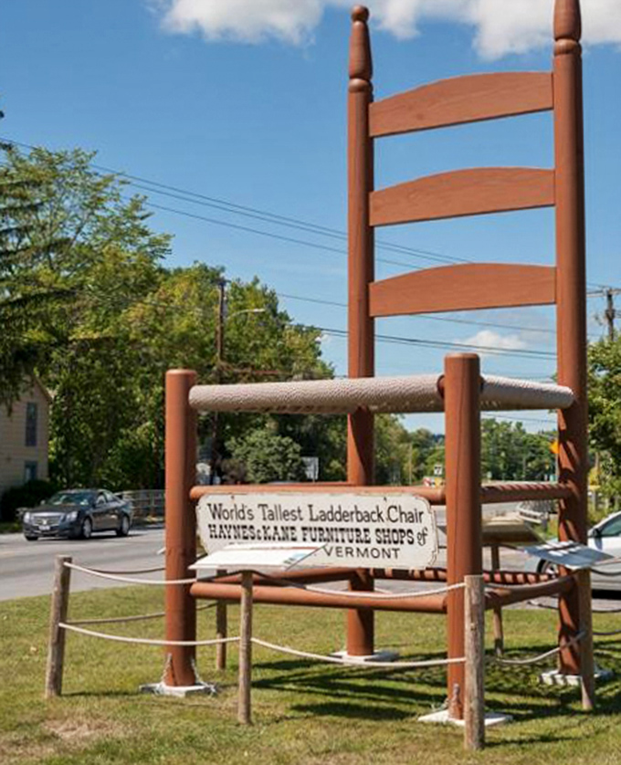 A gathering point for curious visitors, the chair has witnessed countless photos, picnics, and "I can't believe how big it is!" exclamations.