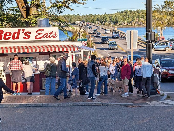 The famous Red's line in full swing &ndash; a testament to food worth waiting for.
