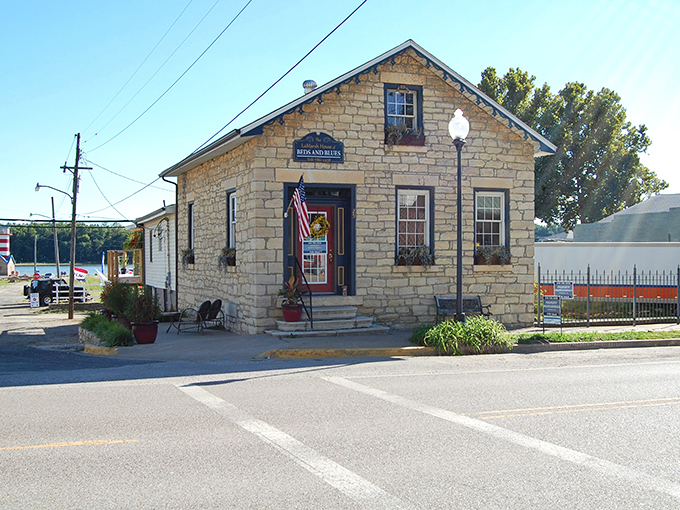 Grafton's street looks like the perfect spot for a Mark Twain character to contemplate life's big questions.
