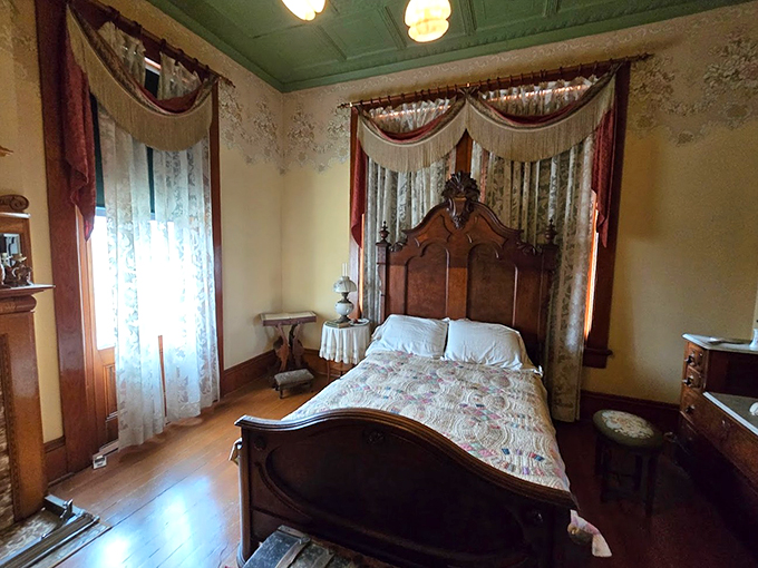 Sweet dreams are made of this! This bedroom is so posh, you'll feel like royalty &ndash; just don't expect room service.