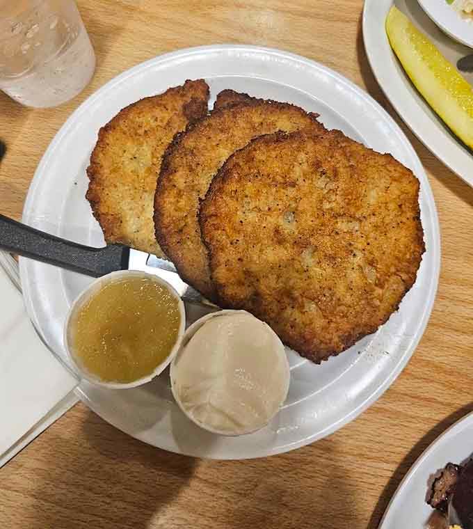 Fried green tomatoes bring Southern charm to this Jewish deli, crispy and tangy with a side of creamy sauce for dipping.
