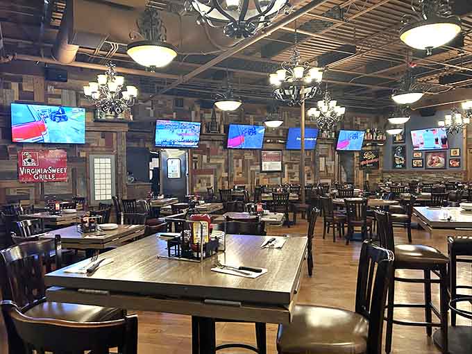 Spacious dining room with plenty of seating for groups, because great pizza is meant to be shared with friends.