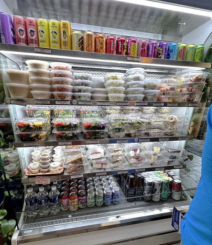 The cooler's rainbow of beverages and fresh salads means you can pretend you're being healthy before diving into that basket of fried clams.