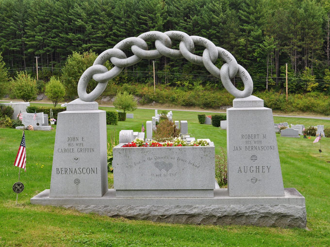 An impressive chain arch connects two monuments, each massive link carved from a single piece of stone&mdash;a testament to technical virtuosity.