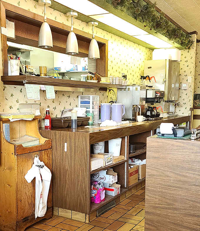 The kitchen area reveals the heart of De Toy's operation&mdash;where hash brown magic happens and comfort food dreams come true.