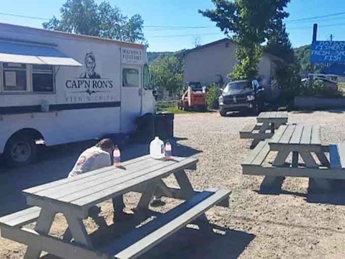 Al fresco dining at its most honest &ndash; picnic tables with a view of the water where your meal was swimming just hours earlier.