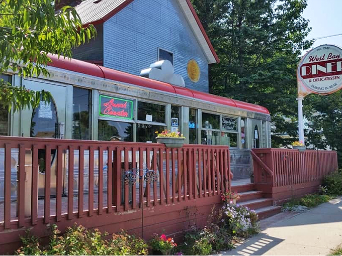 archie's west bay diner 1