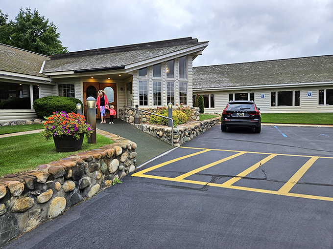 boone's long lake inn 7