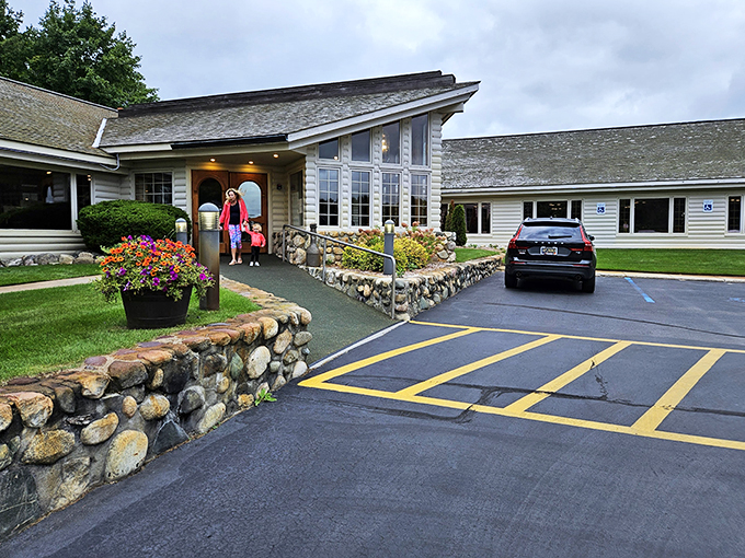 boone's long lake inn 9