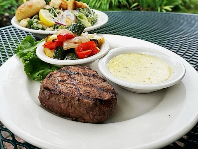 clara's on the river 5