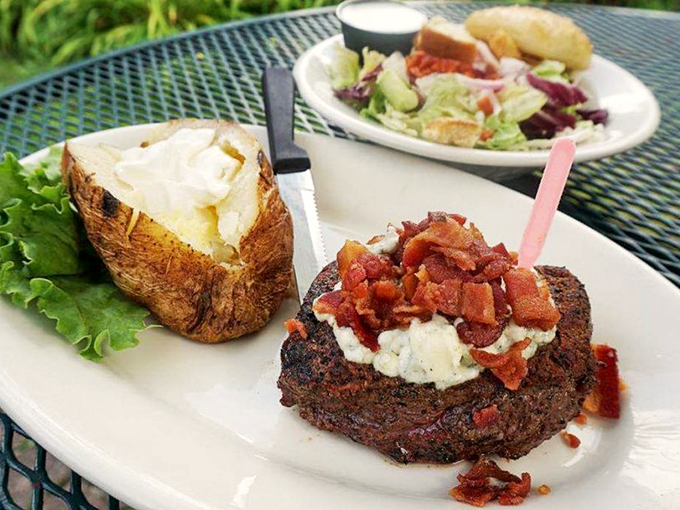 clara's on the river 6