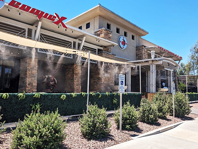 comicx restaurant bar & store 1