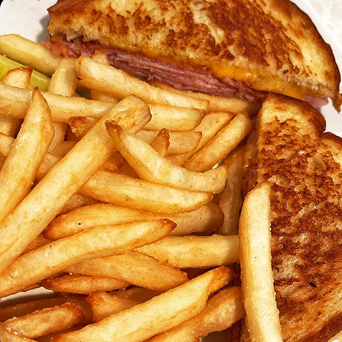 dee dee&rsquo;s diner 7