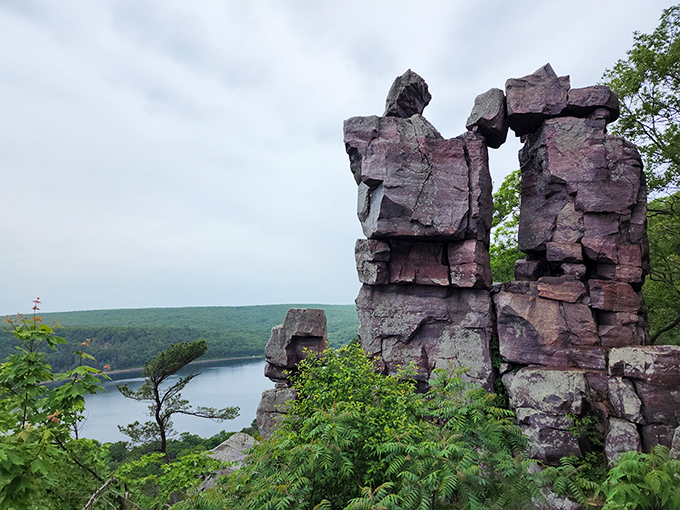 devil's doorway rock formation 2