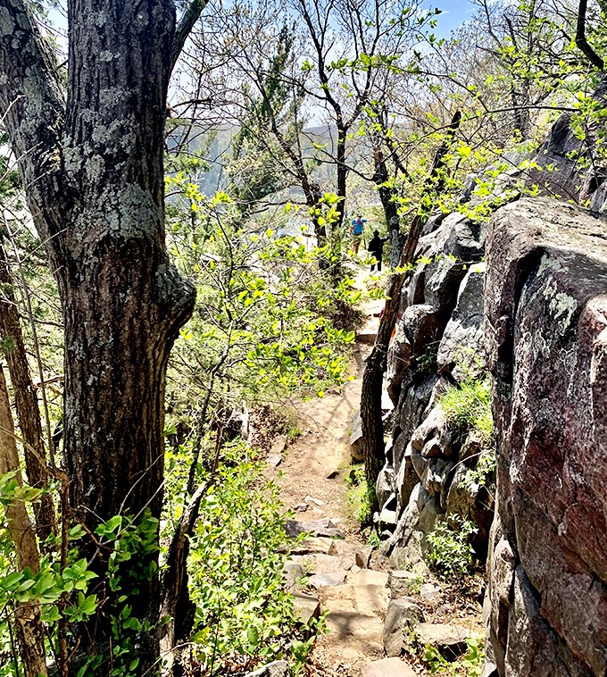 devil's doorway rock formation 5