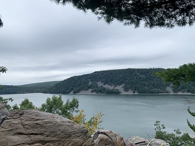 devil's doorway rock formation 7