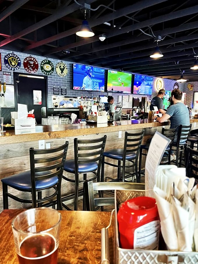 fella&rsquo;s loaded goat restaurant and bar 7